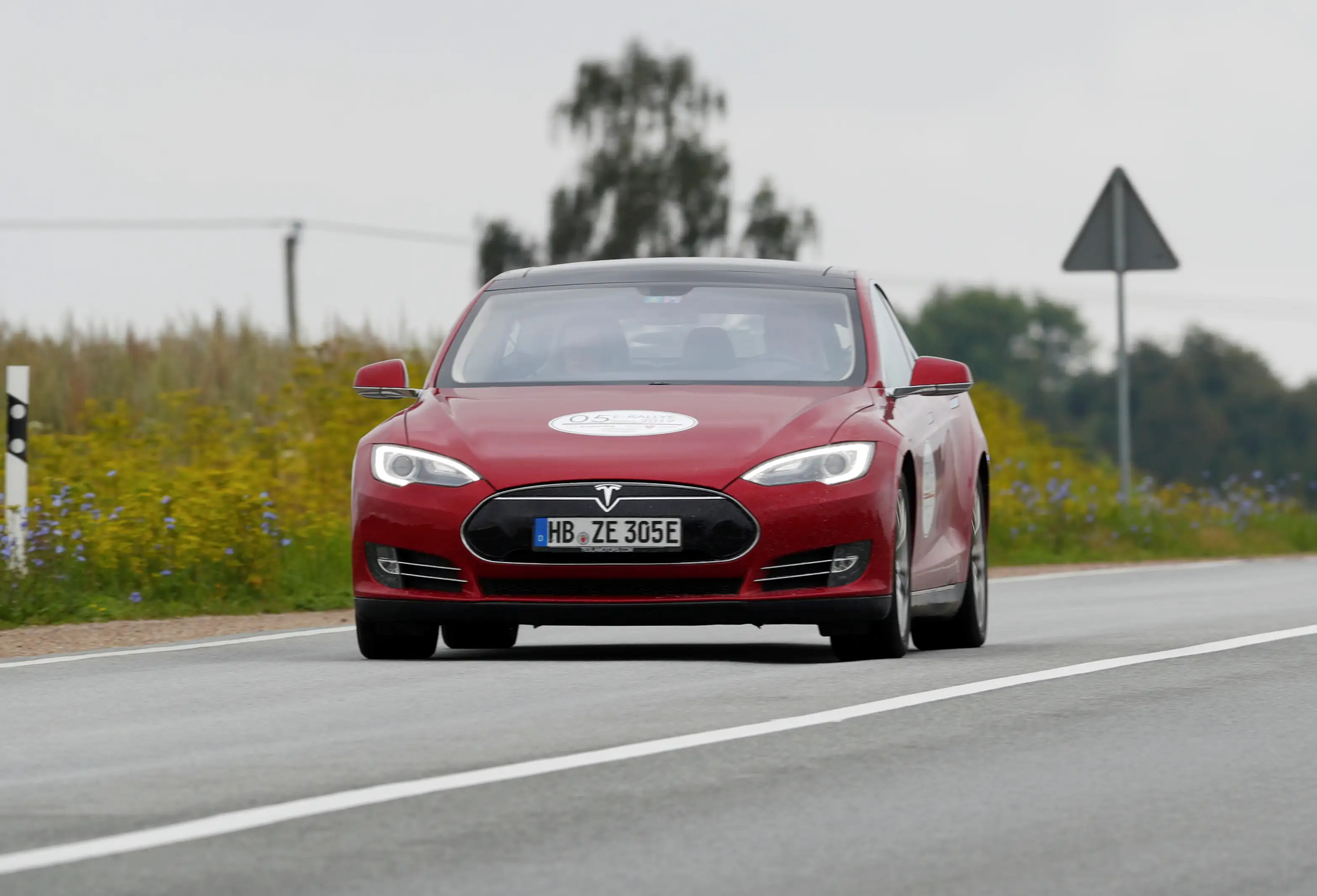 Autonomous cars still a distant future: Tesla's 'full self-driving ...