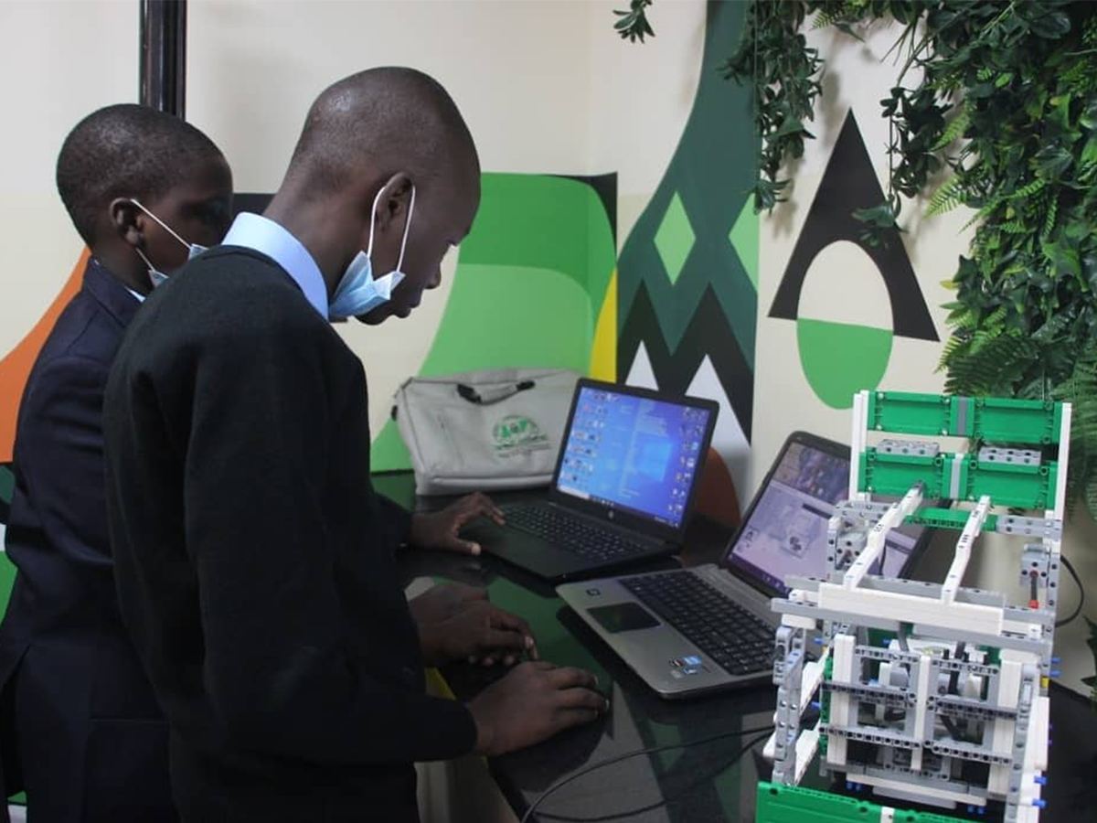 Nigerian students build Covid-19 care robot to treat patients - The ...