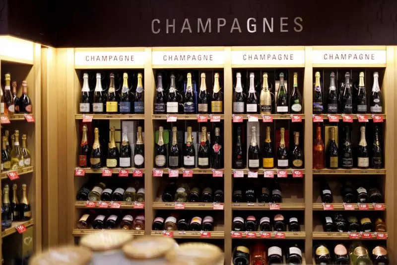 Battle of the bubbly: French champagne maker feels Russia is diluting ...