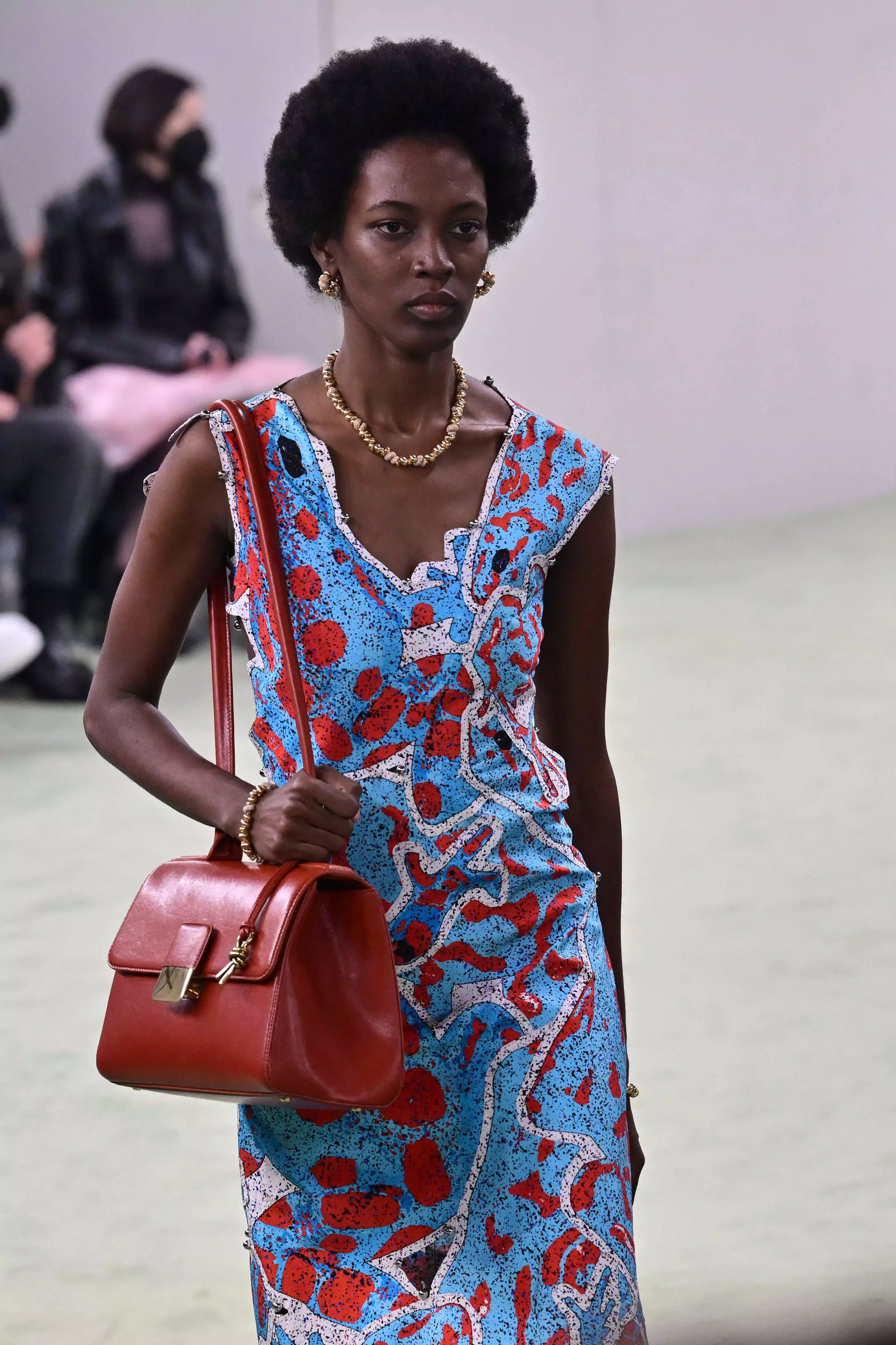 'Gilt without Guilt': Surreal and inventive Milan Fashion Week wraps up ...
