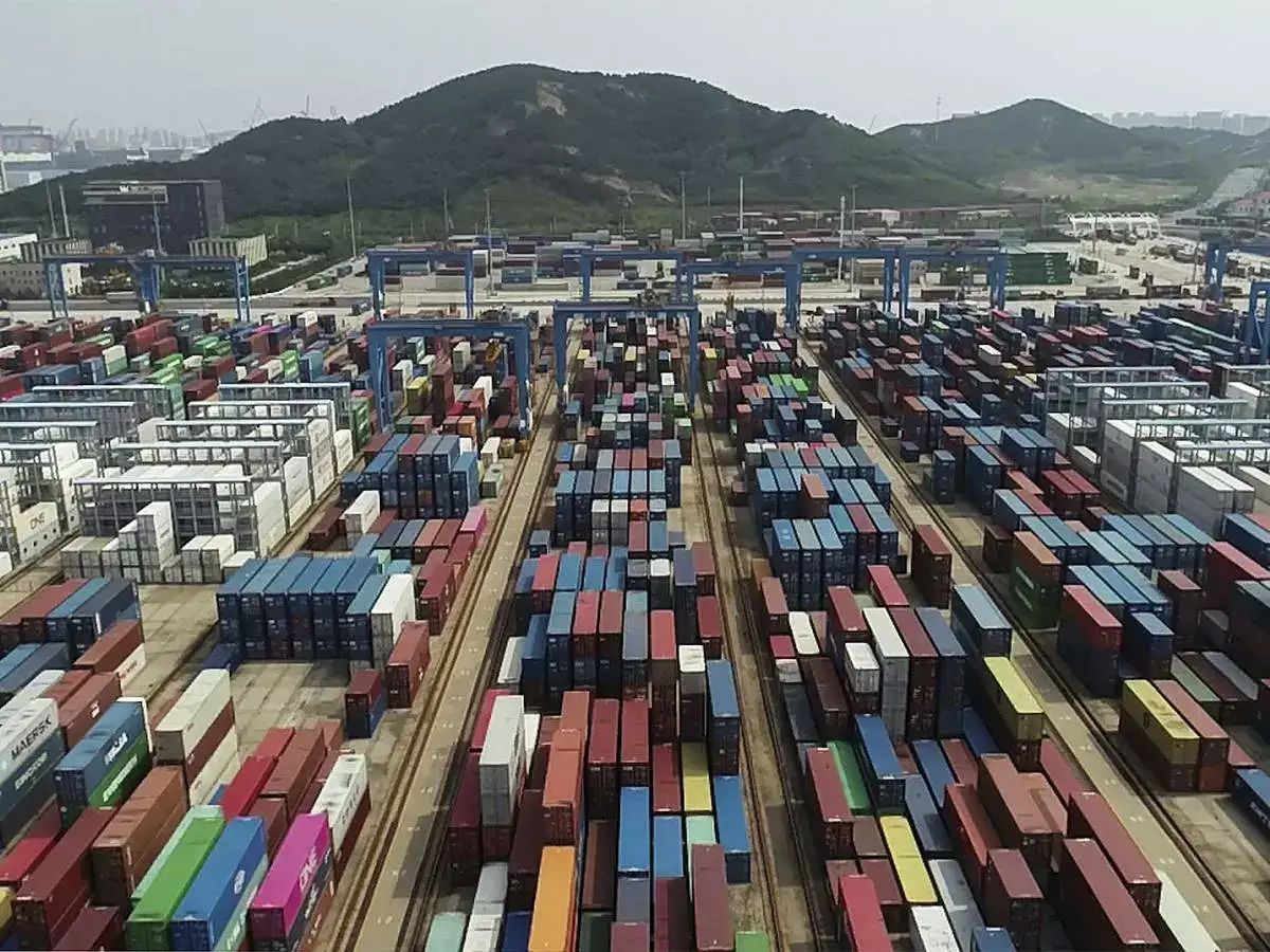 ship containers: Thousands of Russia-linked ship containers pile up in ...