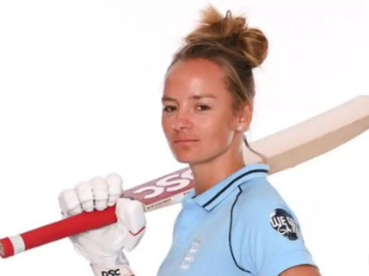 England woman cricketer posts a photo of Arjun Tendulkar; picture goes ...