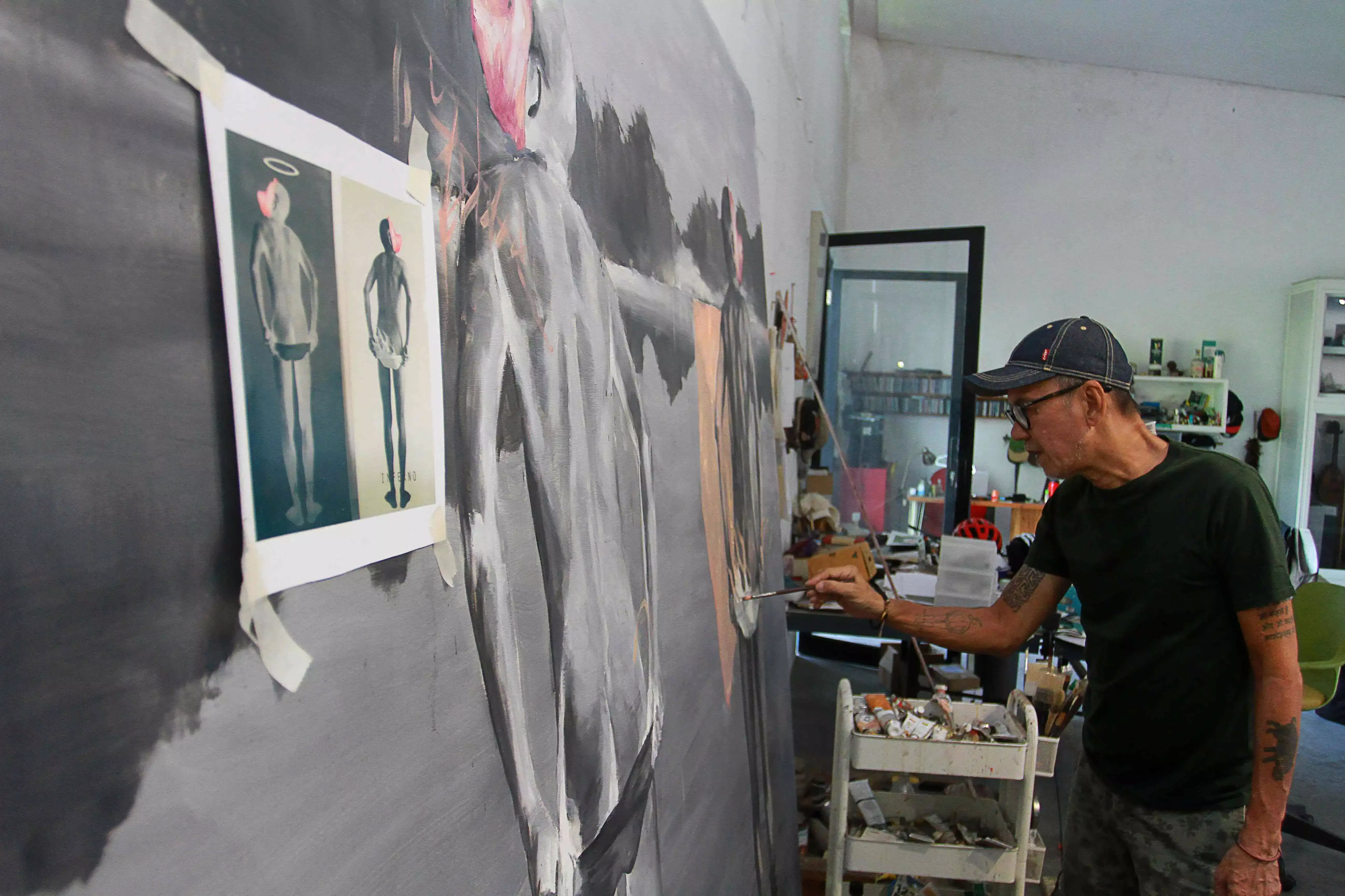 'Theater of Me': From caricature to superimposed images, artist Agus ...