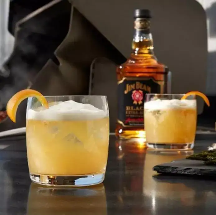 Get the weekend started early, try some easy-to-make whisky sour ...