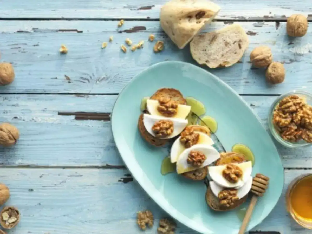 Snacking on walnuts will make you age better, says study - The Economic ...