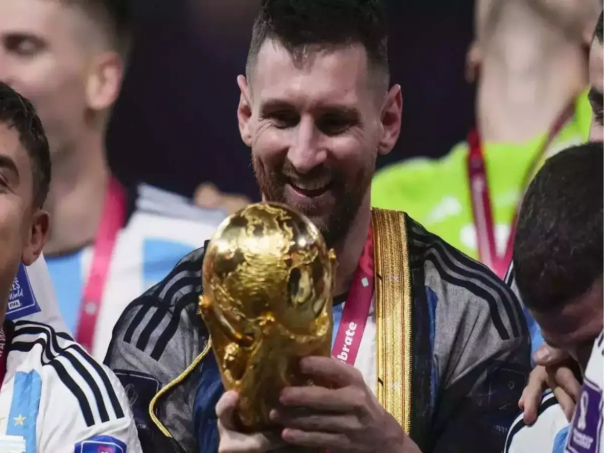 Significance of Lionel Messi's 'bisht' given by Qatar Emir after World ...