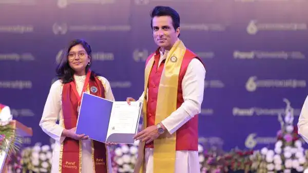 Sonu Sood inspires students with his humanitarian work at Parul University’s 6th Convocation ...