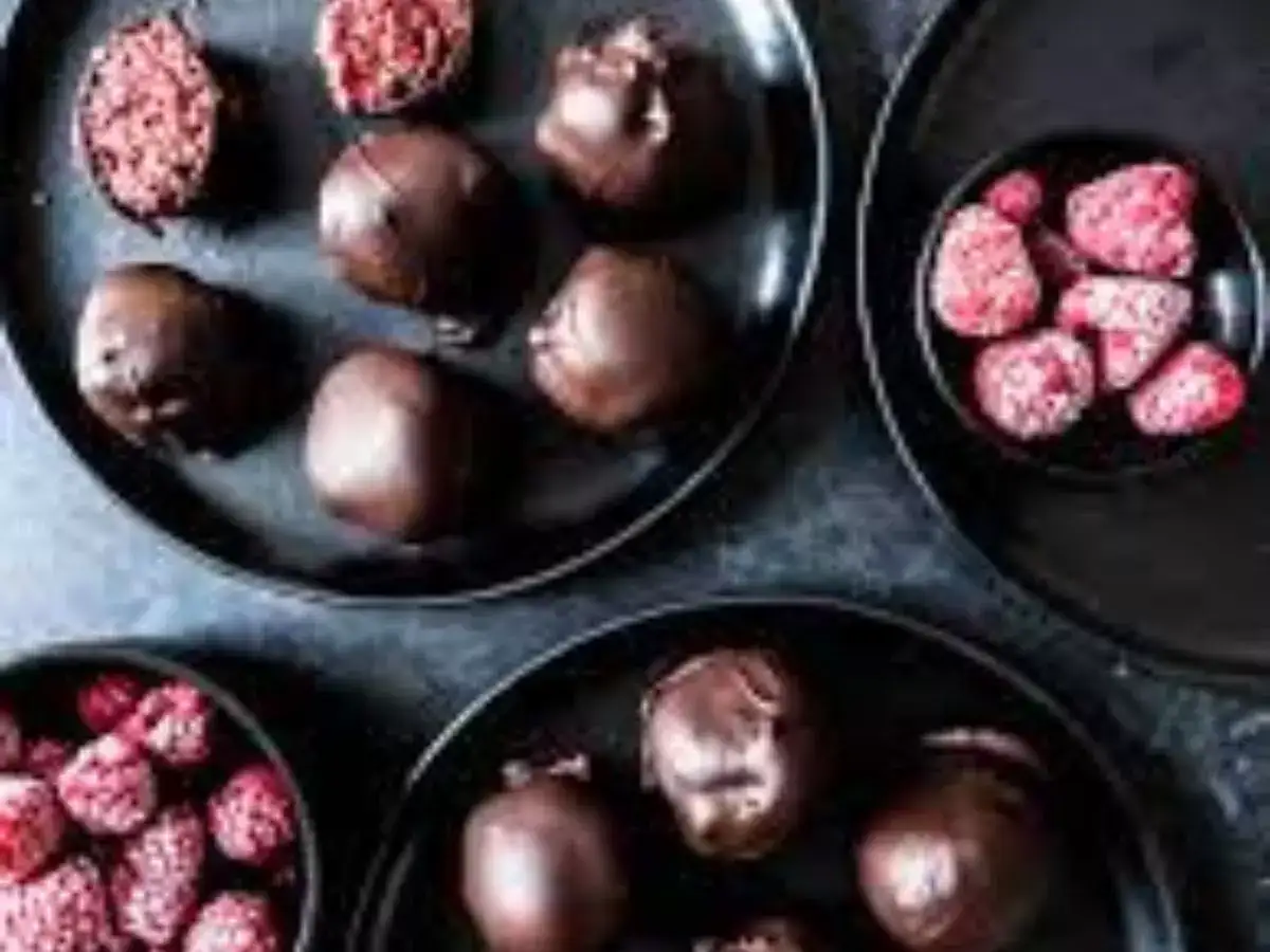 Woo your sweetheart with some homemade dark chocolate pralines & salted ...