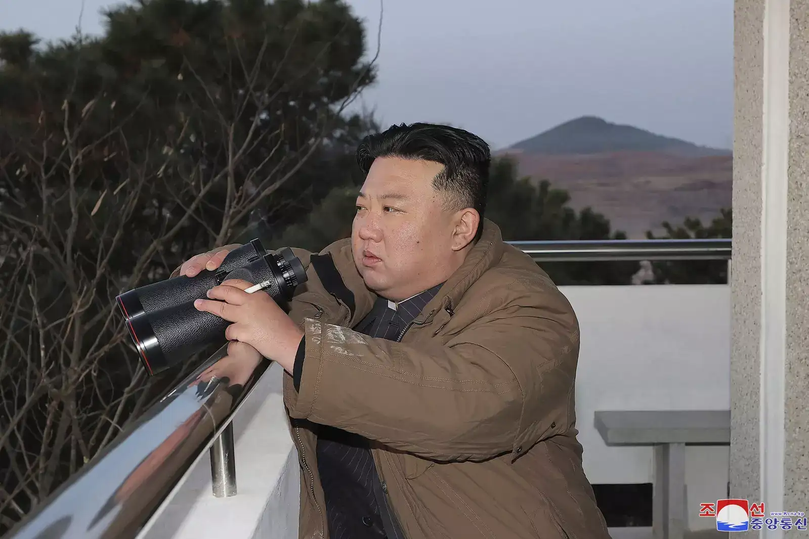 Kim Jong-Un: North Korea's Kim Jong-Un oversees simulated nuclear attack with ballistic missile ...