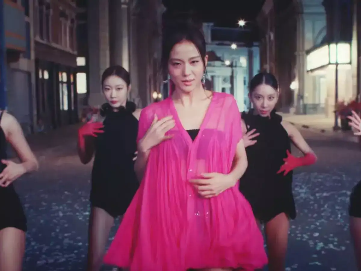 jisoo: Blackpink's Jisoo goes solo with debut album ‘Me’, sells over ...