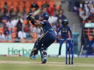 Wriddhiman Saha: IPL 2023: Wriddhiman Saha's trousers grab the ...