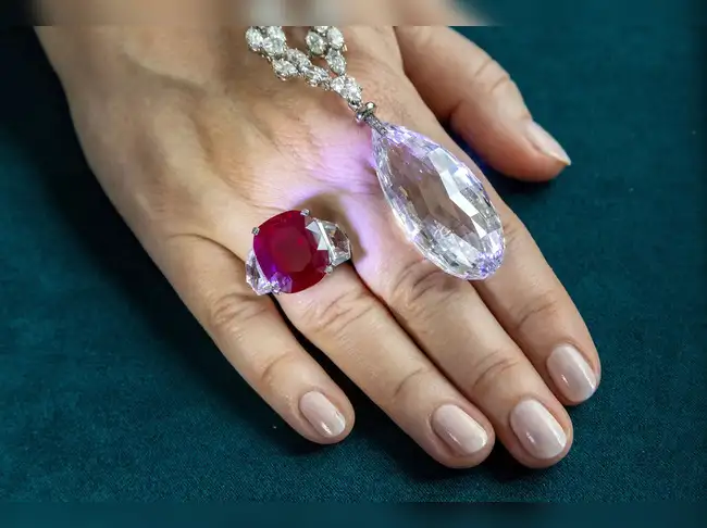 horten: Austrian billionaire Heidi Horten's jewellery with Nazi link ...