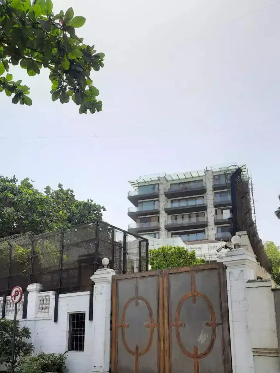 10 Most expensive homes owned by Bollywood actors | mirchiplus