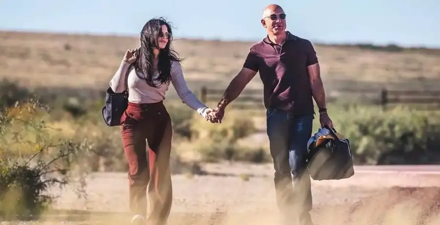 Jeff Bezos Lauren Sánchez Love Story: Jeff Bezos & Lauren Sánchez Make ...