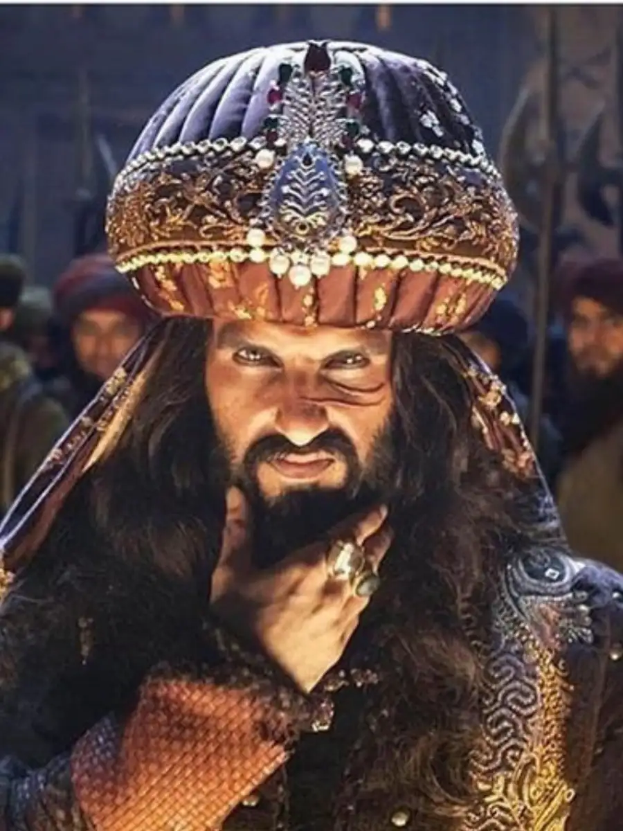 10 Most powerful villains of Bollywood | mirchiplus