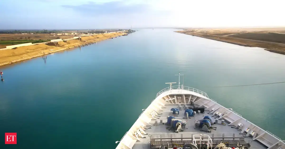 Suez Canal: Oil tanker breaks down in Egypt's Suez Canal, disrupting ...
