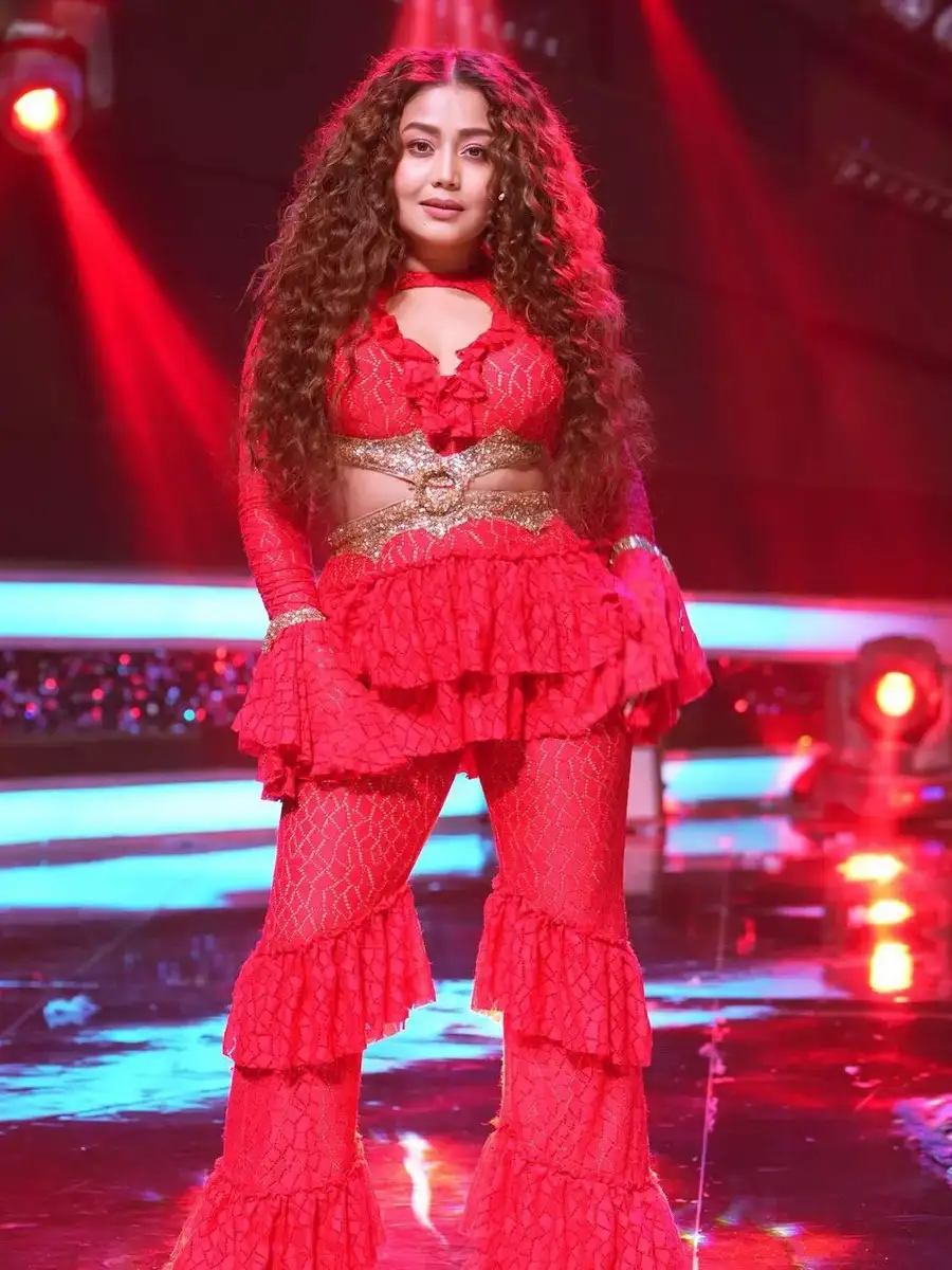 Neha Kakkar: 9 Lesser known facts! | mirchiplus