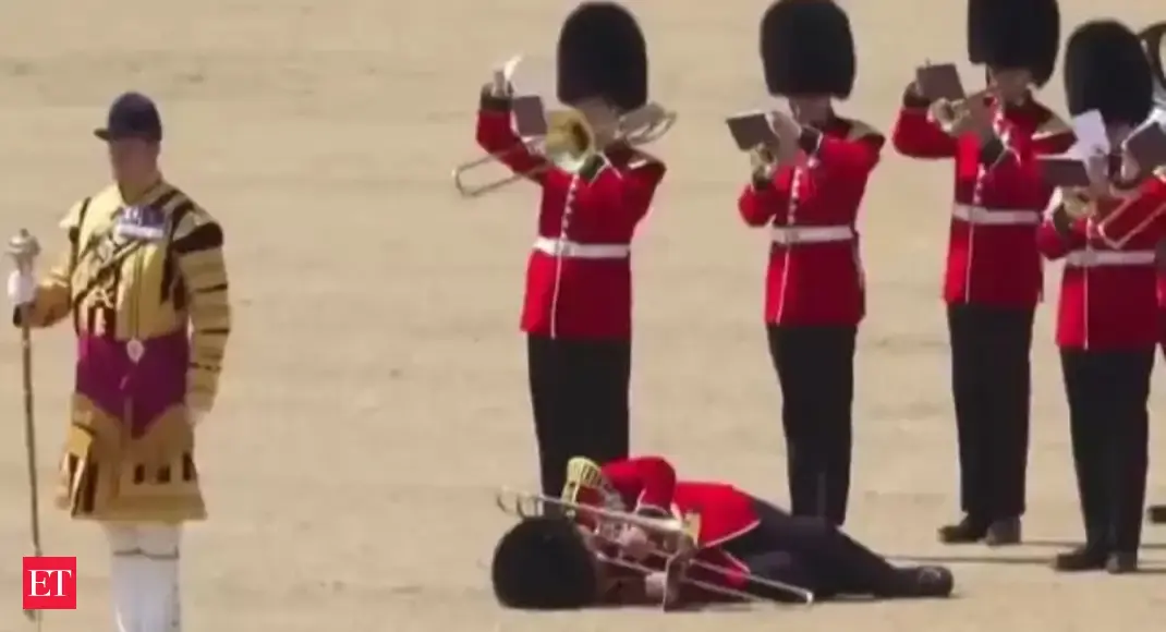 London heat: British Royal Guard faints amid parade rehearsal ahead of ...