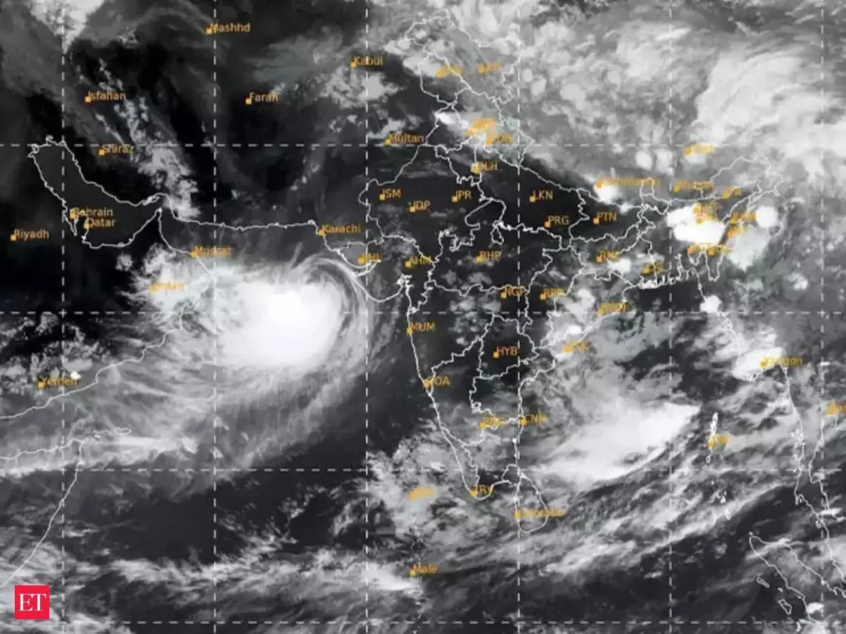 gujarat cyclone biparjoy alert: Cyclone Biparjoy heads towards Gujarat ...