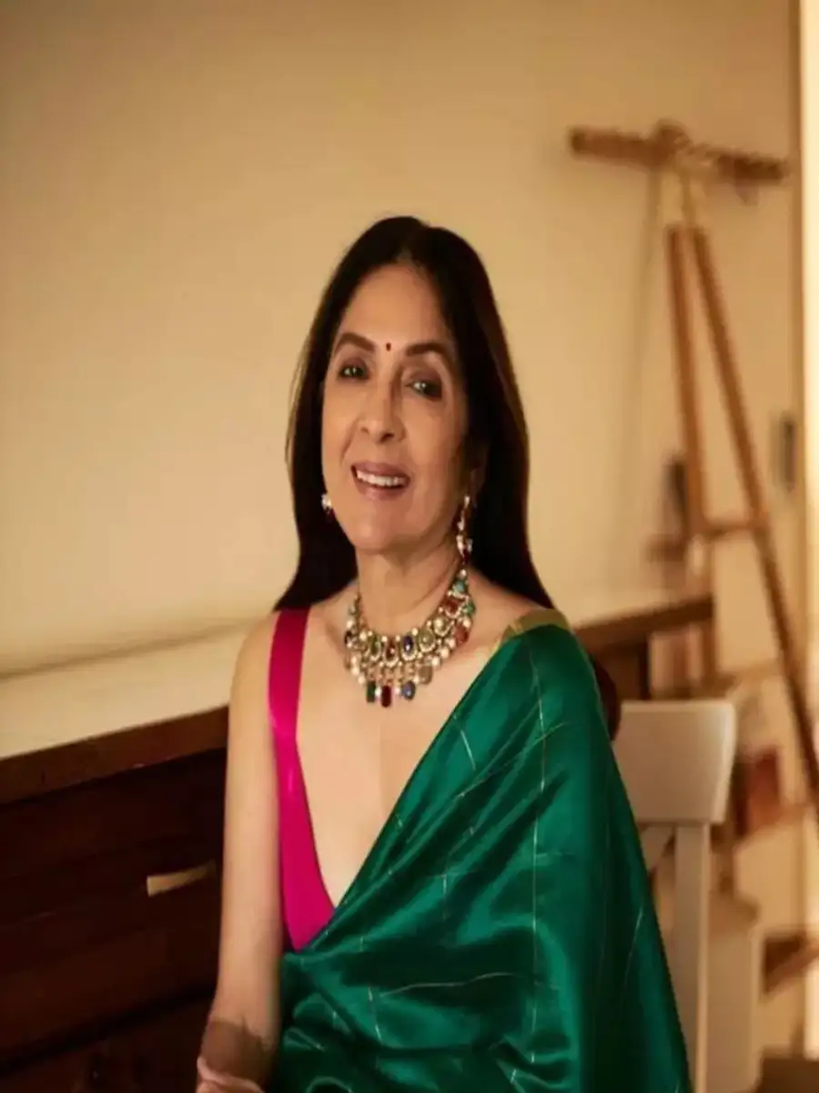 Neena Gupta's saree looks | mirchiplus
