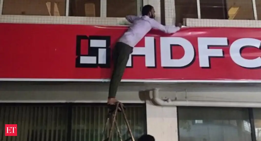 HDFC Bank starts rebranding HDFC Ltd offices, branches after merger - The Economic Times