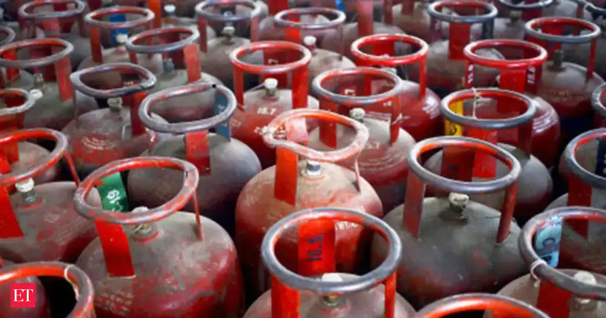 Commercial LPG gas price rises by Rs 7 - The Economic Times