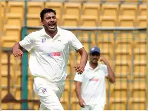 Former India cricketer Praveen Kumar and his son survive car crash ...