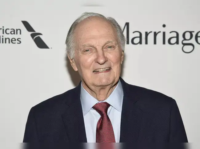 'M*A*S*H' star Alan Alda, who kept boots & dog tags from show, to ...