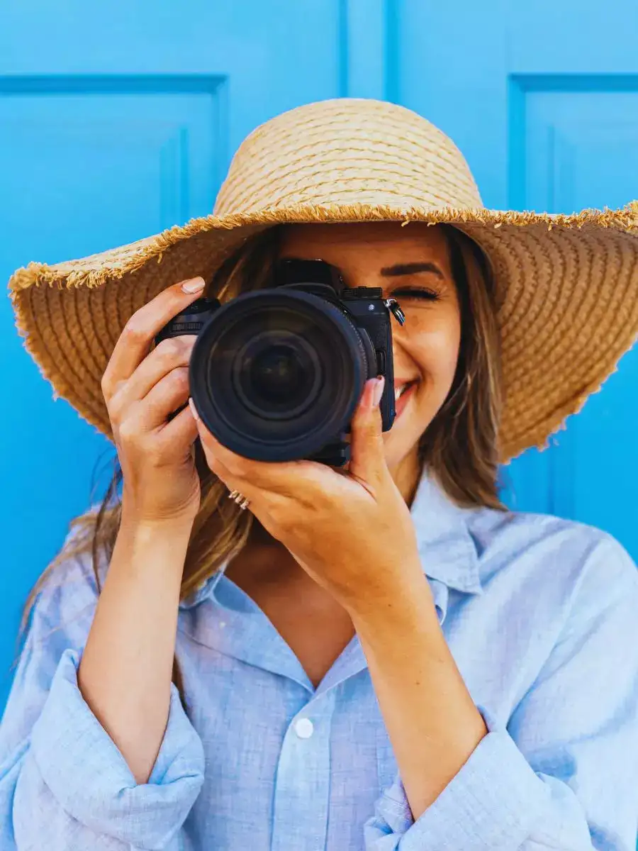 Behind The Lens: Secrets To Spontaneous Candid Photography | NewsPoint