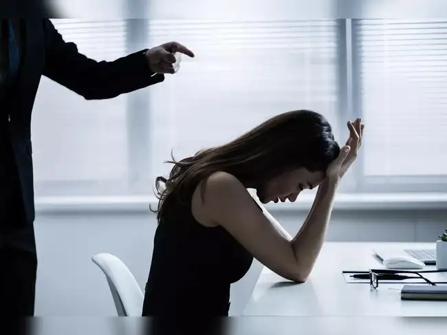 Aritzia Work Culture: Former staff of Canadian fashion giant Aritzia ...