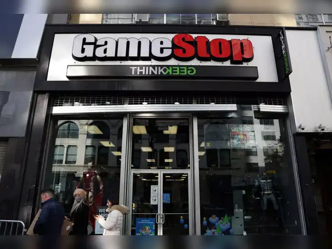 gamestop cfo: GameStop CFO to quit in second top executive exit in two ...
