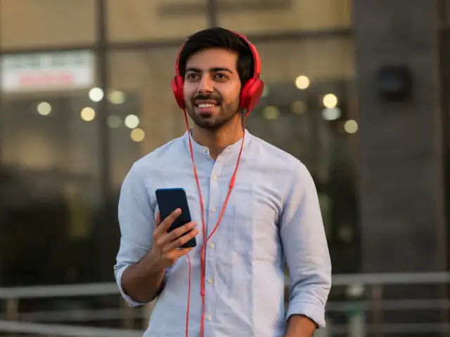 Best Headphones for ear: Headphones or Earphones: Which one is the best ...