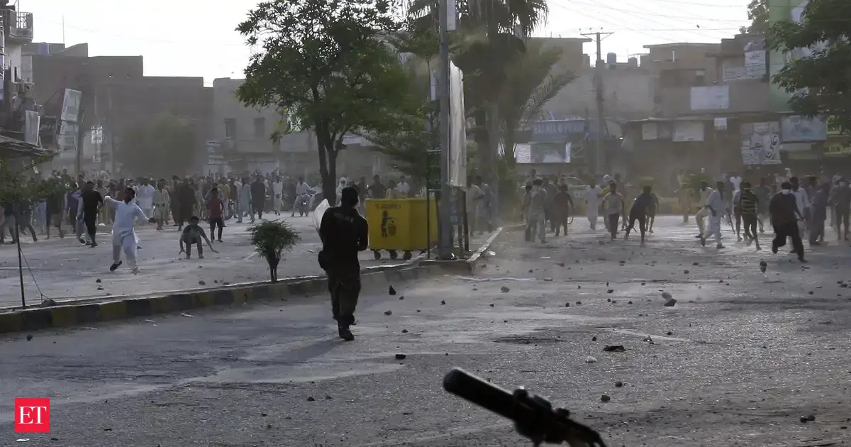 Pakistan: Mob attacks on Christian churches and homes in Pakistan set ...