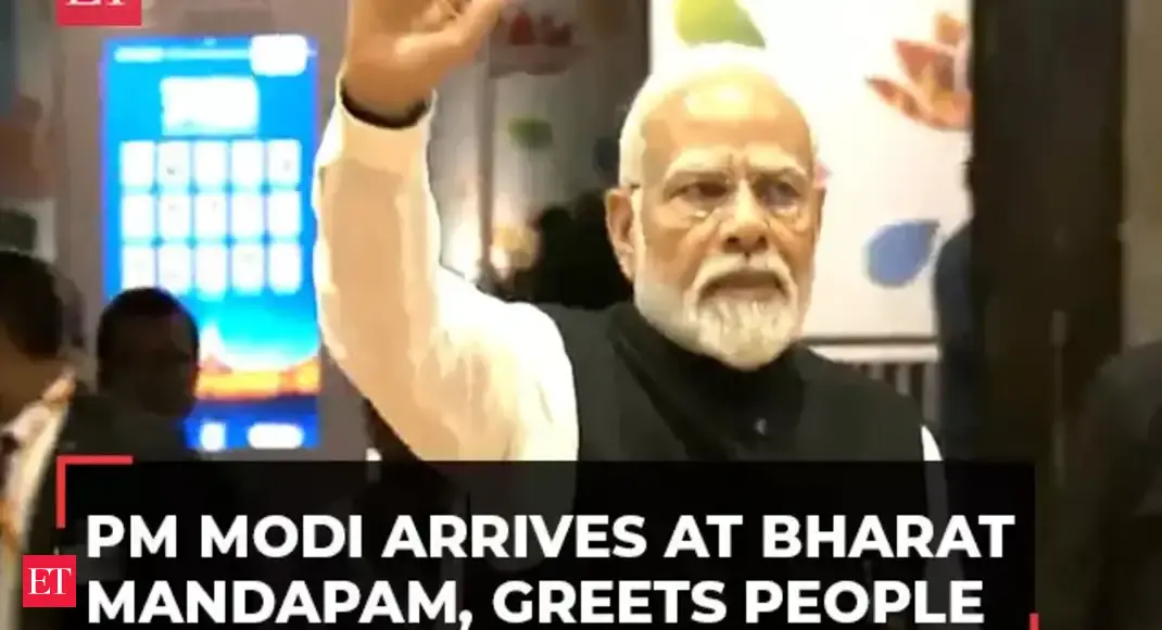PM Modi arrives at the Bharat Mandapam in Delhi, greets people - The ...