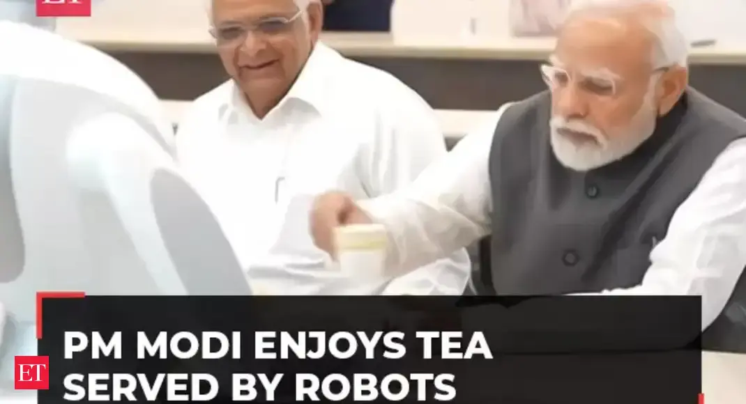 pm modi: Gujarat: PM Modi enjoys cup of tea served by the robots at ...