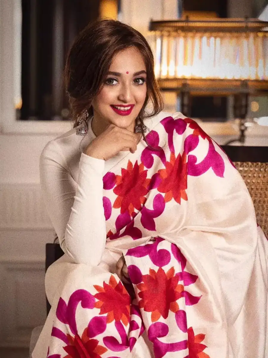Monali Thakur's 8 best songs | mirchiplus