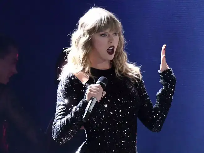 1989 re-recording: Taylor Swift's '1989' re-recording storms UK music ...