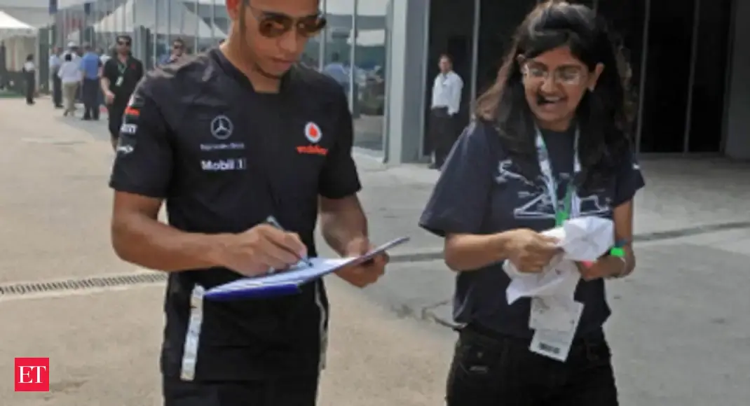 Lewis Hamilton signs autograph - | The Economic Times