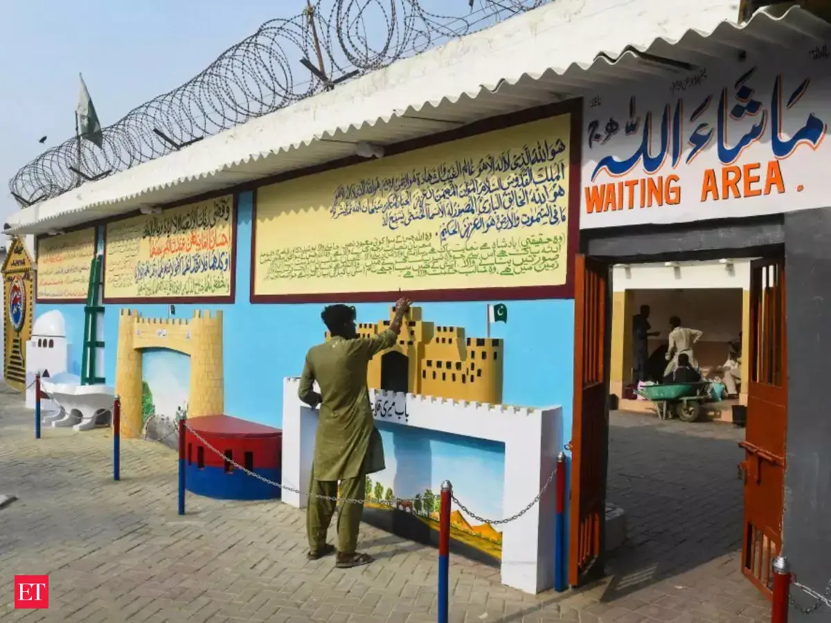 Pakistani murderers, convicts sell paintings from Karachi jail ...