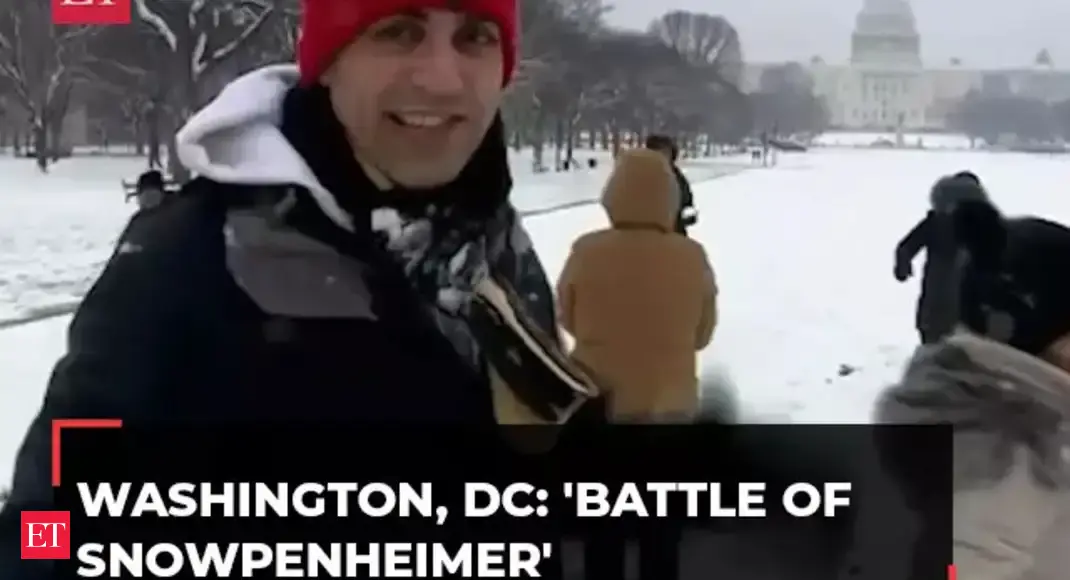 US: Washington, DC snow equals snowball fight on National Mall, watch ...