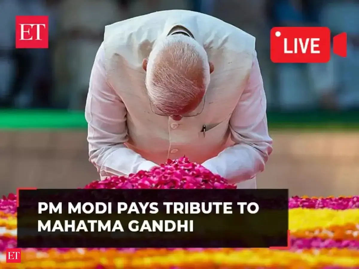 Narendra Modi: Prime Minister Narendra Modi pays tribute to Mahatma ...