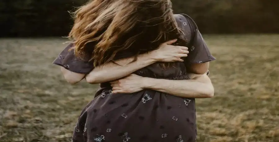 Happy Hug Day 2024: From friendly pat to romantic sway: Types of hugs ...