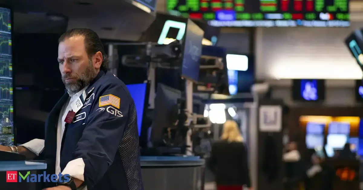 wall street today: Dow outperforms in thin trading week, 1% shy of ...