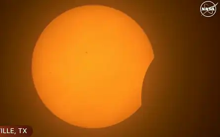 Solar eclipse news updates: Total solar eclipse begins in the middle of ...