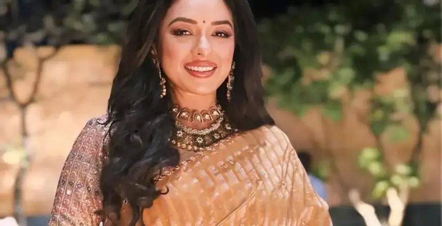 Anupamaa actress Rupali Ganguly education, net worth, business, BJP ...