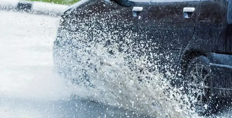 8 safety tips for driving on roads with waterlogging during monsoon ...
