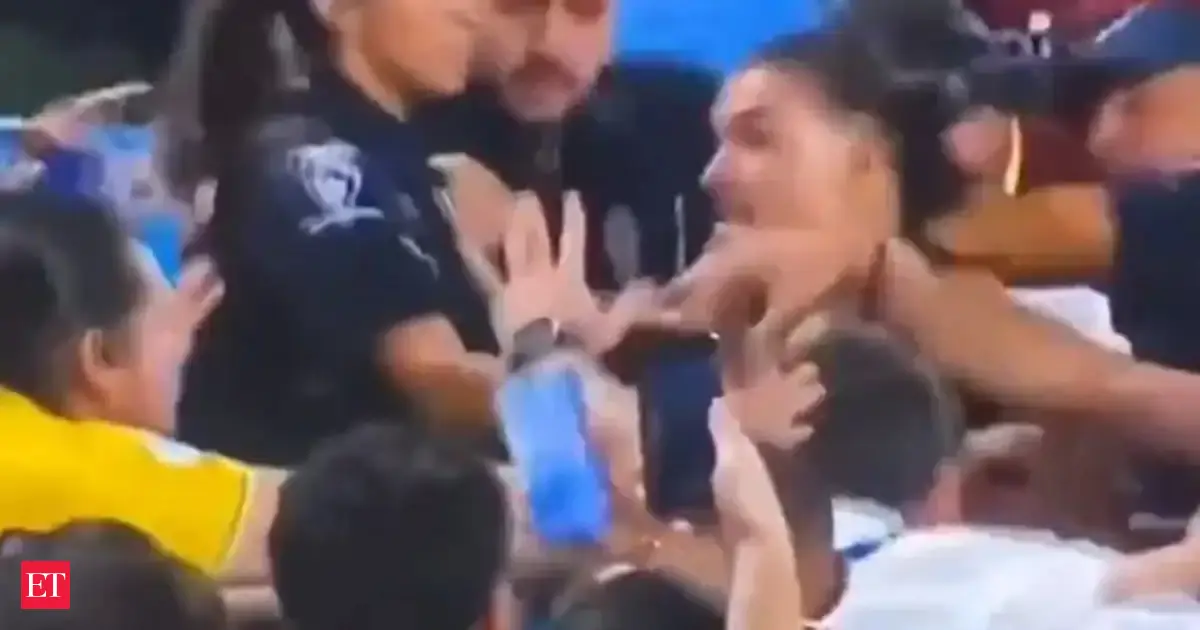 Nunez Uruguay fight video: Darwin Nunez, Uruguay players brawl in ...