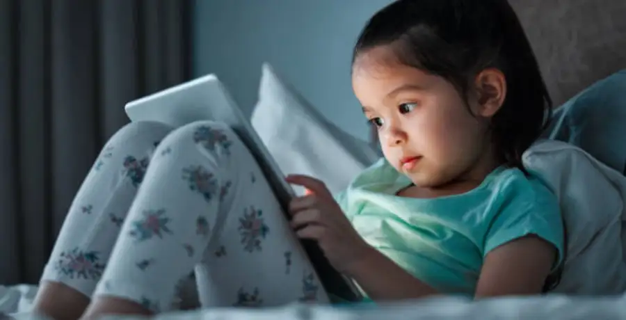 7 negative effects of too much screen time for kids | EconomicTimes