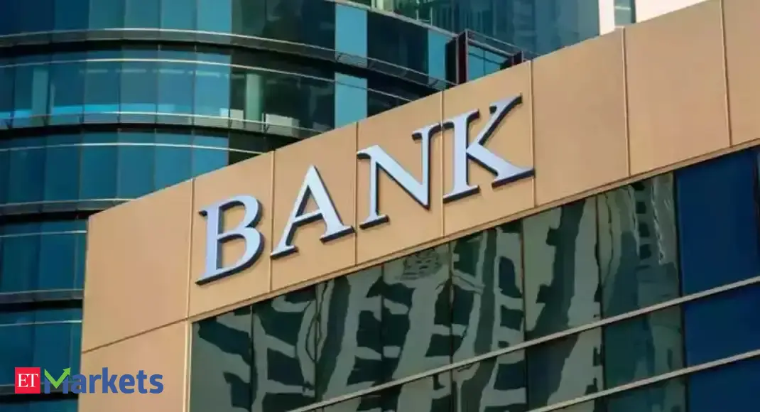 Bank stocks fall for a third day on Q1 slip - The Economic Times