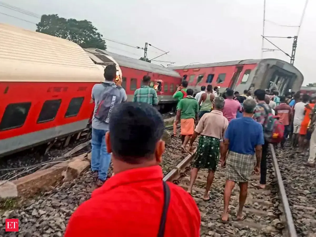 Mumbai-Howrah train accident: 2 dead, 18 coaches derail in Jharkhand ...